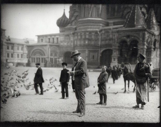Mucha sketching in Red Square, Moscow - - Browse Works - Gallery ...